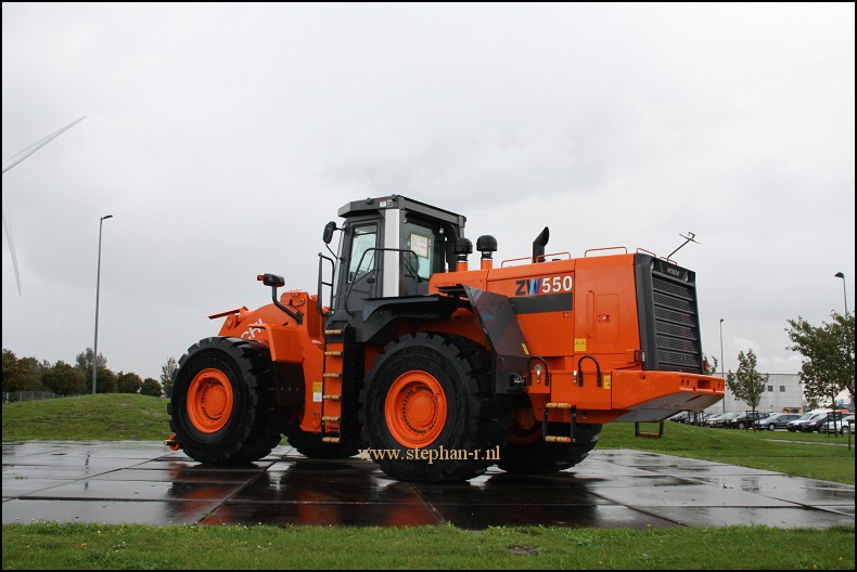 Nieuwe Hitachi laadschoppen ZW 330, ZW 370 en ZW 550 - BouwmachineFORUM.nl