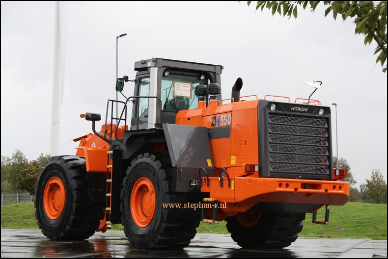 Nieuwe Hitachi laadschoppen ZW 330, ZW 370 en ZW 550 - BouwmachineFORUM.nl