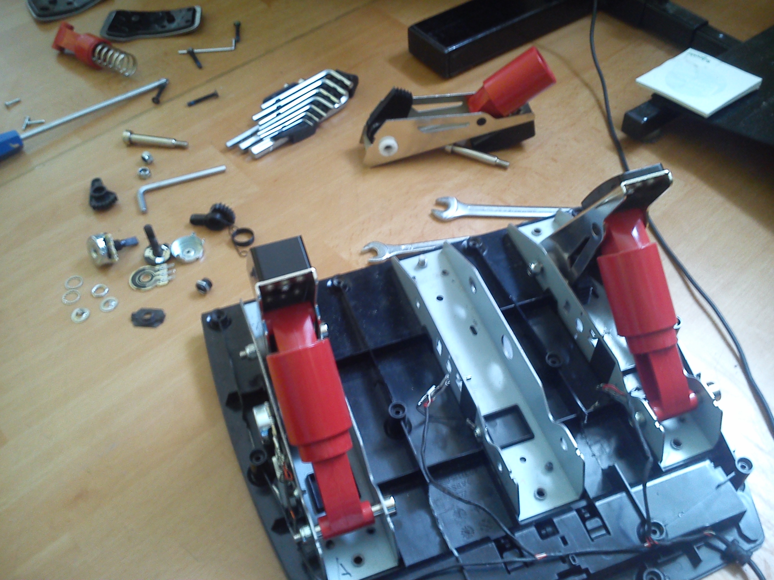 [TC] Gaming Forums - Logitech G27 - Pedals R.I.P.